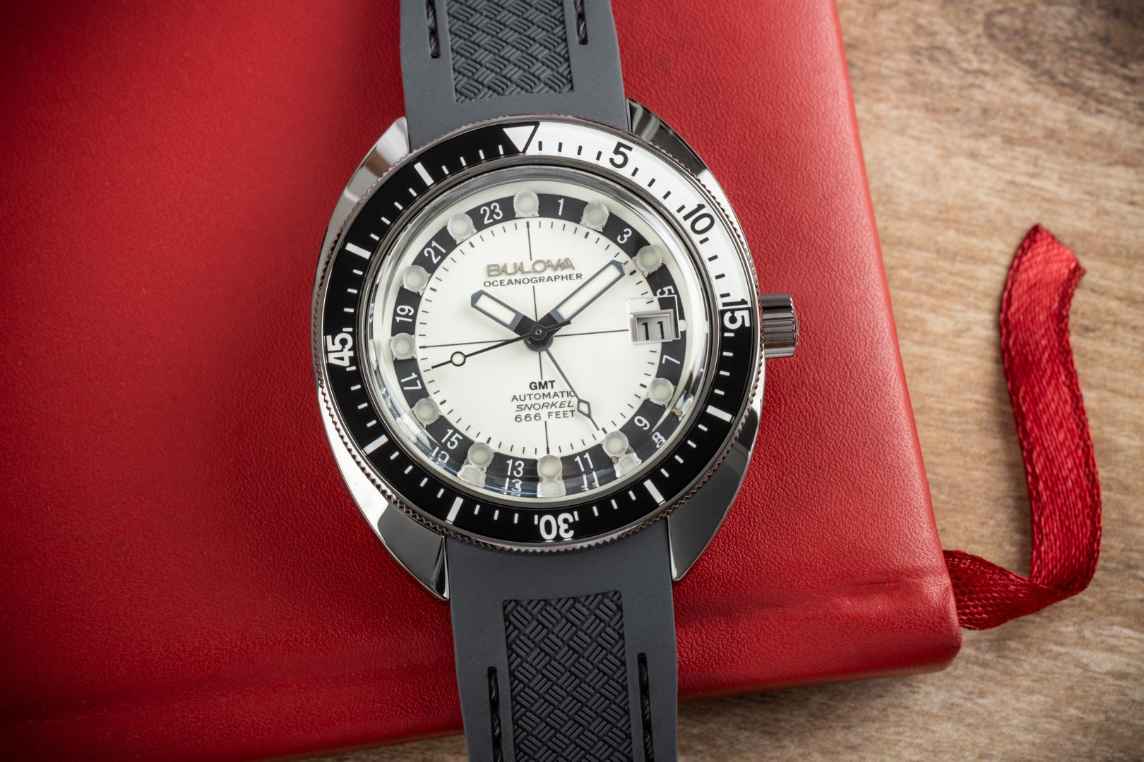 Bulova Oceanographer „Devil Diver“ GMT recenze