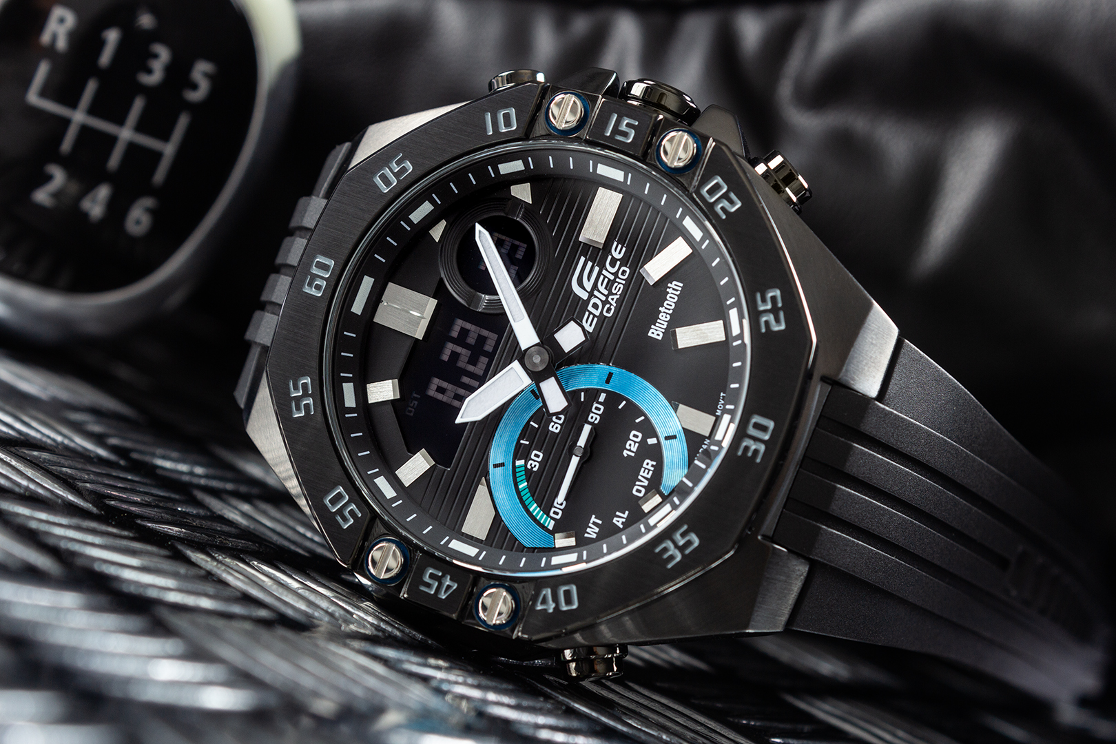 Casio Edifice ECB-10: chameleon z Tokia | Hodinky-365.cz