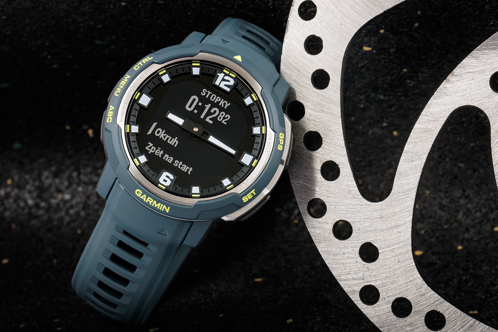 Garmin Instinct Crossover recenze – Nechoď za tím světlem!